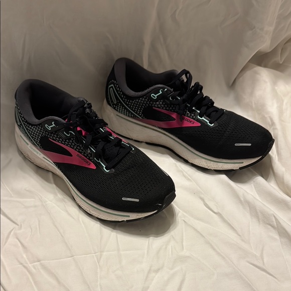 Brooks | Shoes | Brooks Black And Pink Athletic Shoes With Cushioned ...